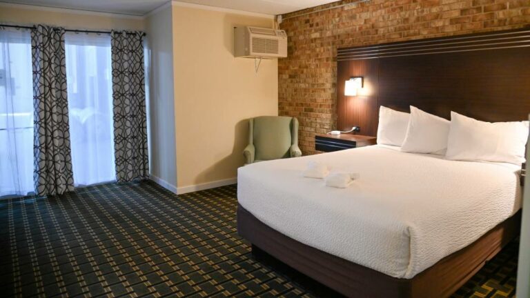 Rooms - Hudson Inn, Morris, MN